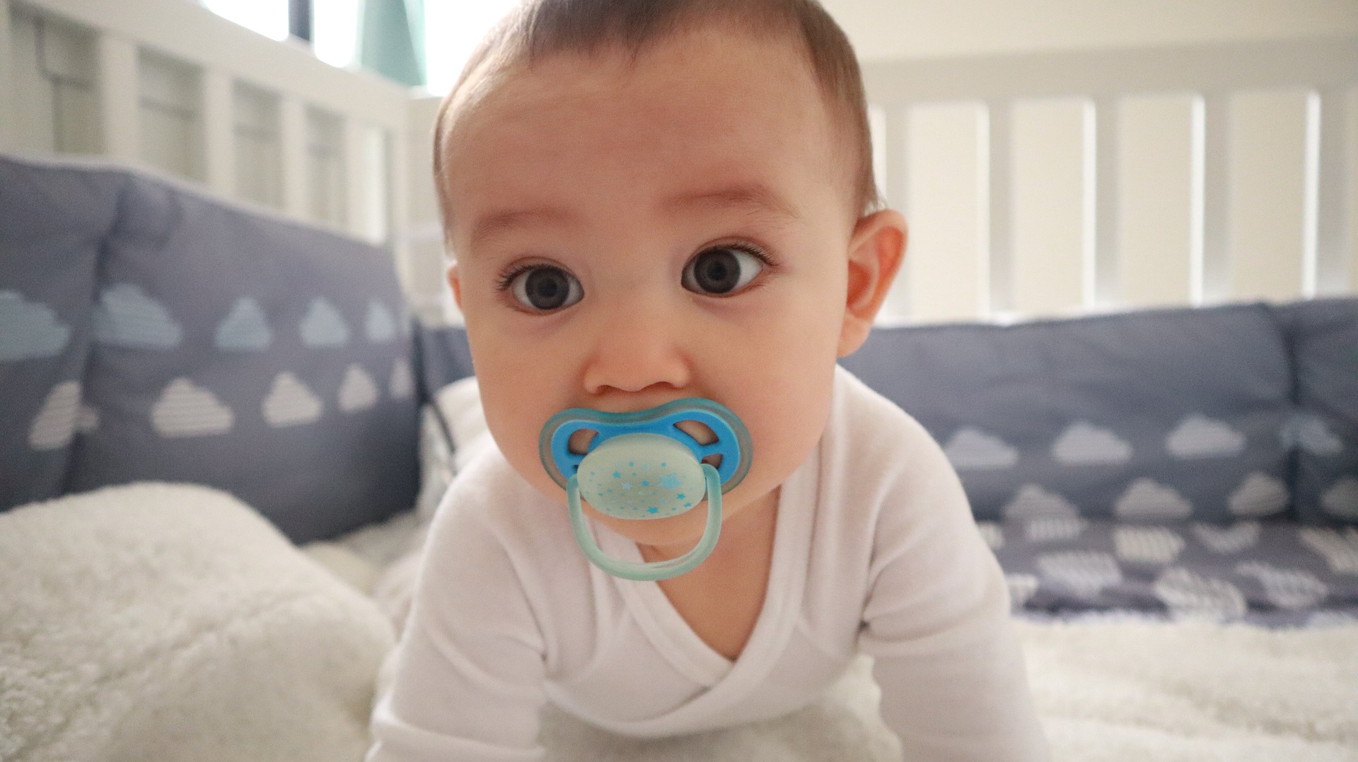 Uso del chupete: beneficios e inconvenientes - Care For Kids
